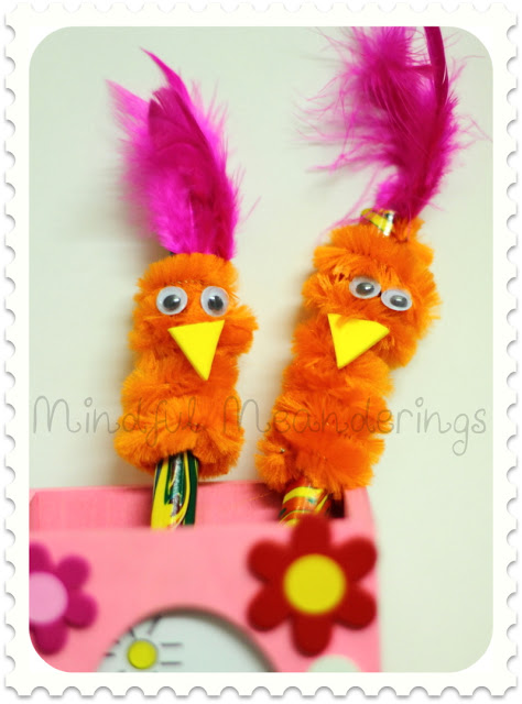 Pipe cleaner pencil topper bird - Artsy Craftsy Mom