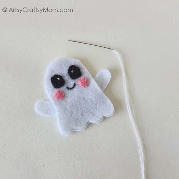 Cute and Easy Felt Ghost Plush Halloween Craft