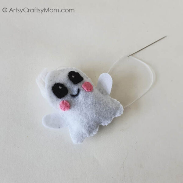 Cute and Easy Felt Ghost Plush Halloween Craft